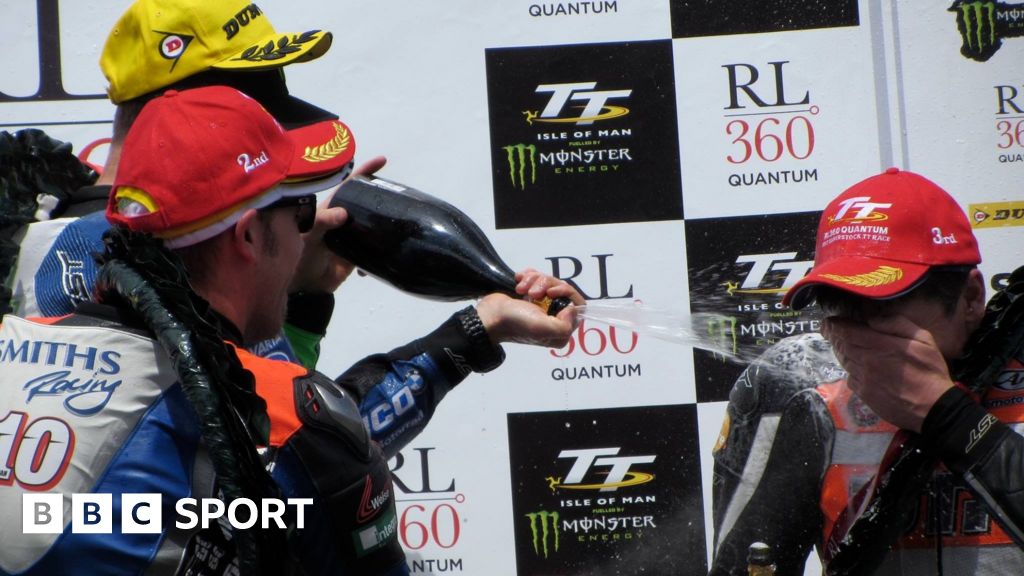 Ian Hutchinson claims his 16th career win at the Isle of Man TT - BBC Sport