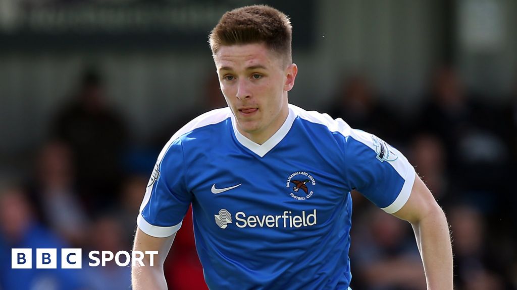Cliftonville: Ryan Curran to join Reds from Ballinamallard - BBC Sport
