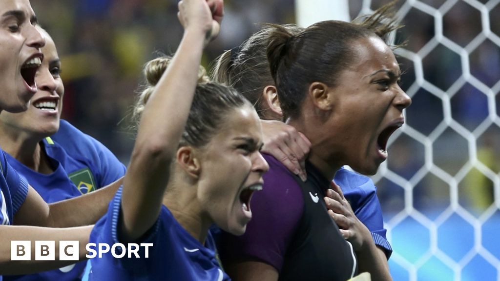 Rio Olympics 2016: Brazil reach semi-finals on penalties - BBC Sport