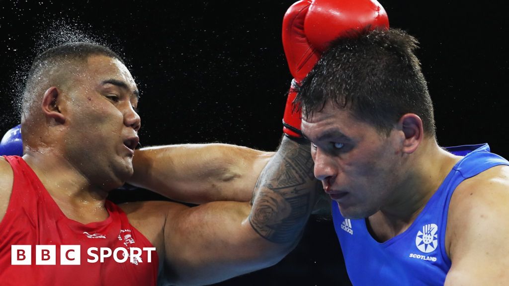 Mitchell Barton: The Scottish heavyweight trying to emulate Tyson Fury - BBC Sport