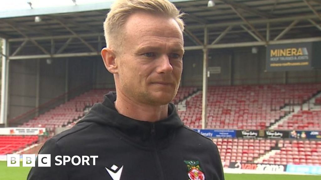 Dean Keates: Manager needs to 'build bridges' at Wrexham - BBC Sport