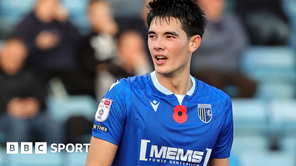 Elkan Baggott: Cheltenham Town sign Ipswich Town defender on loan - BBC ...