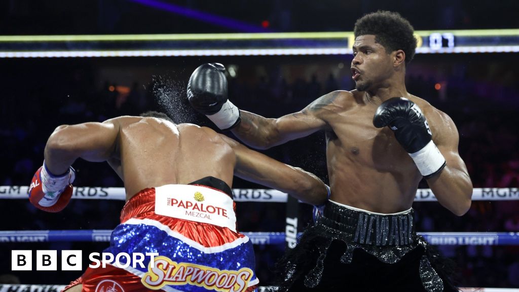 Shakur Stevenson beats Edwin De Los Santos to become three-division ...