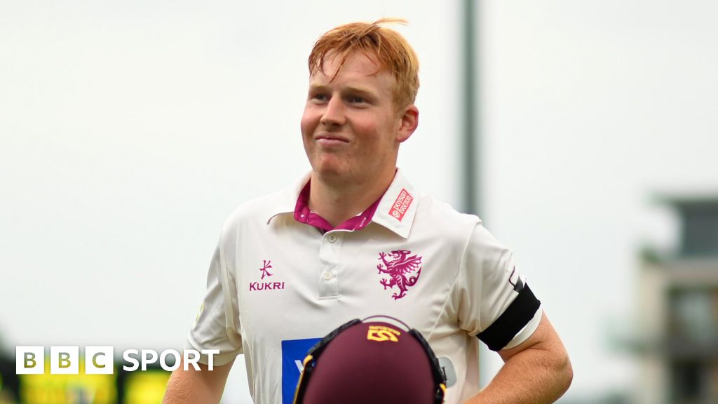 James Rew: Somerset wicketkeeper-batter signs new deal until 2026 - BBC ...