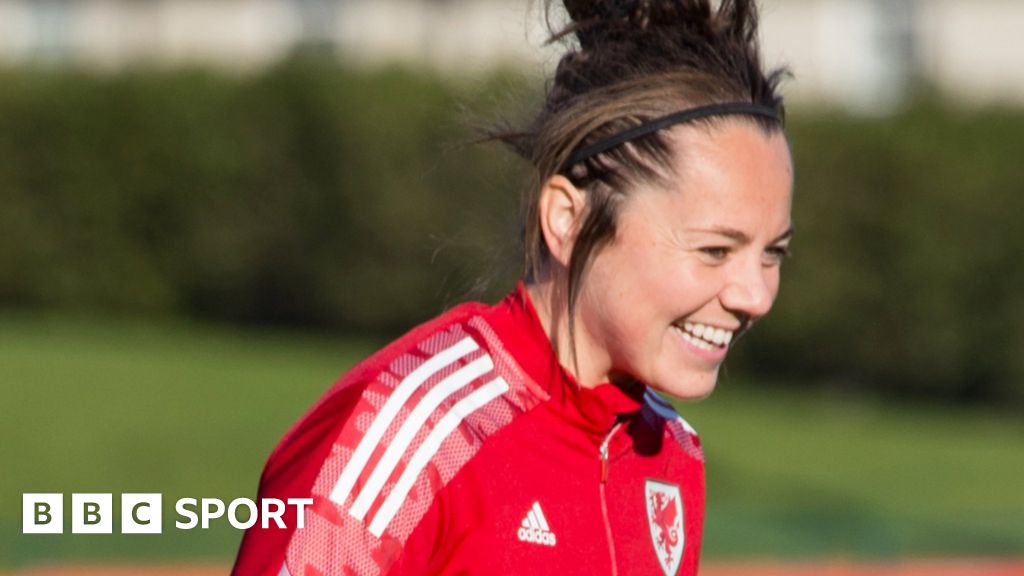 Georgia Walters: Wales forward signs new Sheffield United deal - BBC Sport