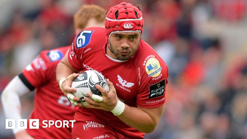 Scarlets re-sign Josh Macleod, Tom Phillips, Tom Price and Steffan ...