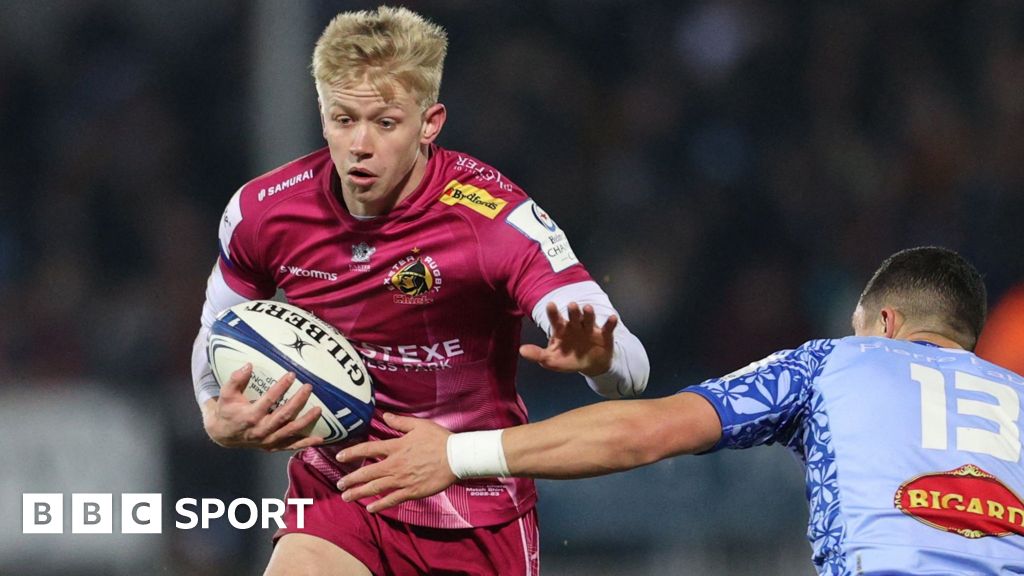 Josh Hodge: Exeter Chiefs full-back signs new contract - BBC Sport