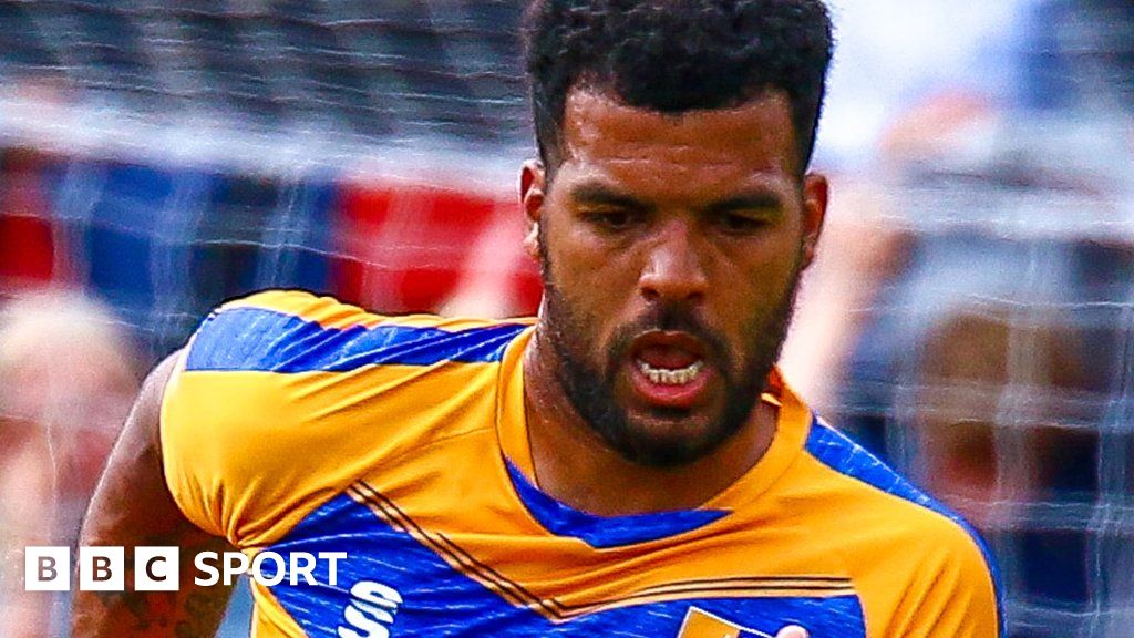 Gillingham: Jacob Mellis & Zech Medley join League One club - BBC Sport