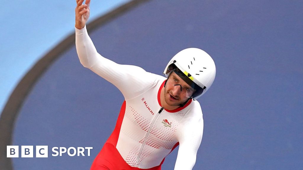 Britain's Dan Bigham breaks Hour record in Switzerland - BBC Sport