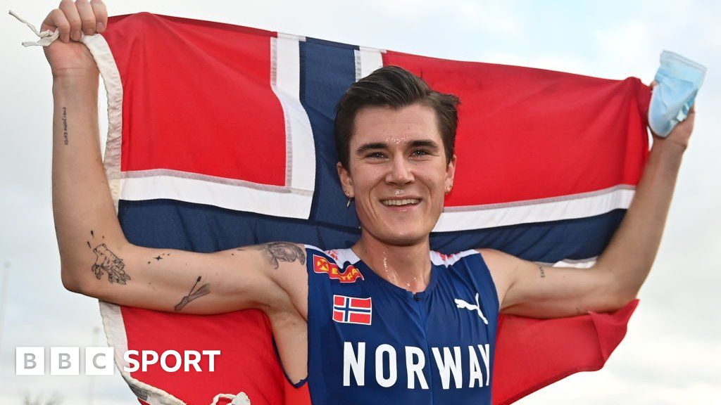 Jakob Ingebrigtsen: Norwegian runner sets new 1500m indoor world record ...