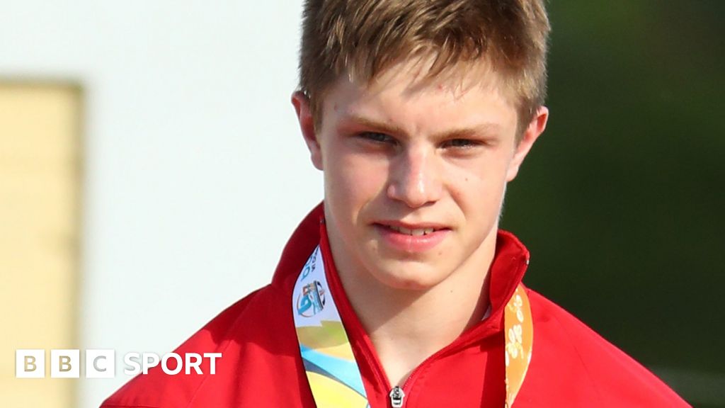 Lewis Fraser: Swimmer wins Wales' first gold at 2017 Commonwealth Youth ...