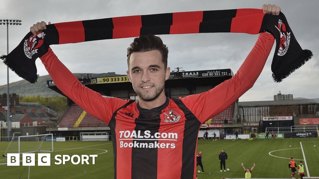 Chris Hegarty: Dungannon Swifts captain joins Crusaders on three-year deal - BBC Sport