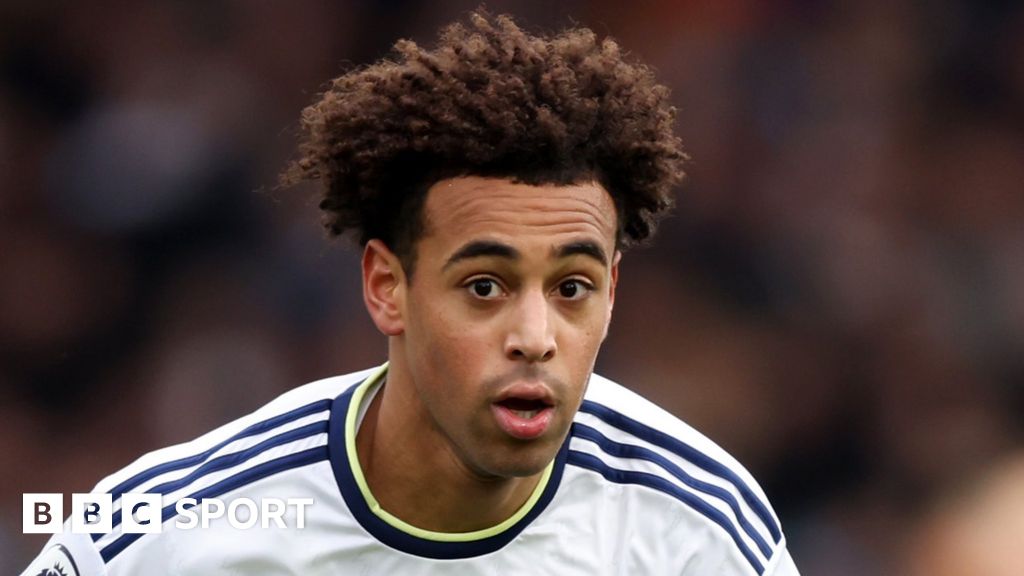 Bournemouth sign USA midfielder Tyler Adams from Leeds United - BBC Sport