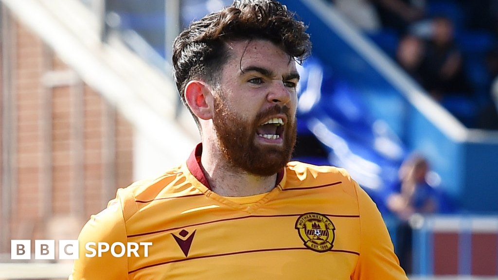 Liam Donnelly: Motherwell 'revelation' earns contract extension - BBC Sport
