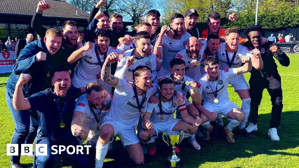 Truro City: Connor Riley-Lowe's late goal earns promotion - BBC Sport