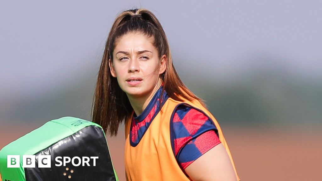 Daisie Mayes: Bristol Bears flanker on playing with endometriosis - BBC ...