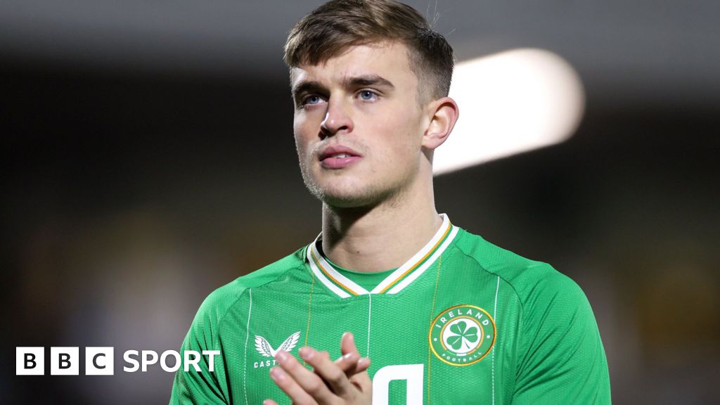 Adam Murphy: Bristol City sign Republic of Ireland Under-21 midfielder - BBC Sport