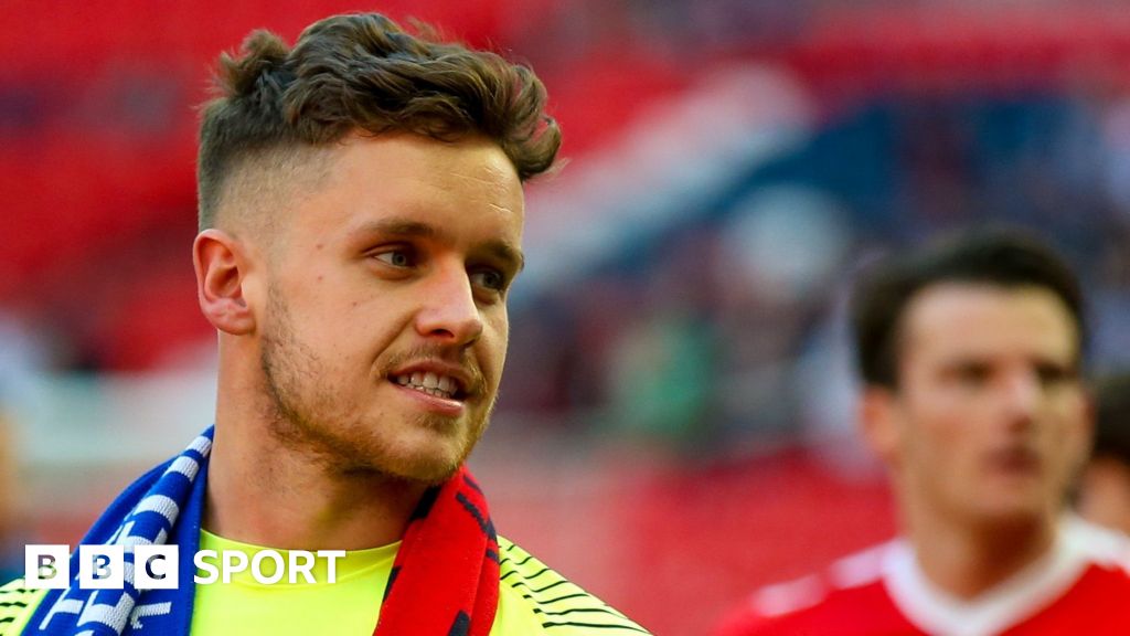 Luke Simpson: Macclesfield Town sign former York City goalkeeper - BBC ...