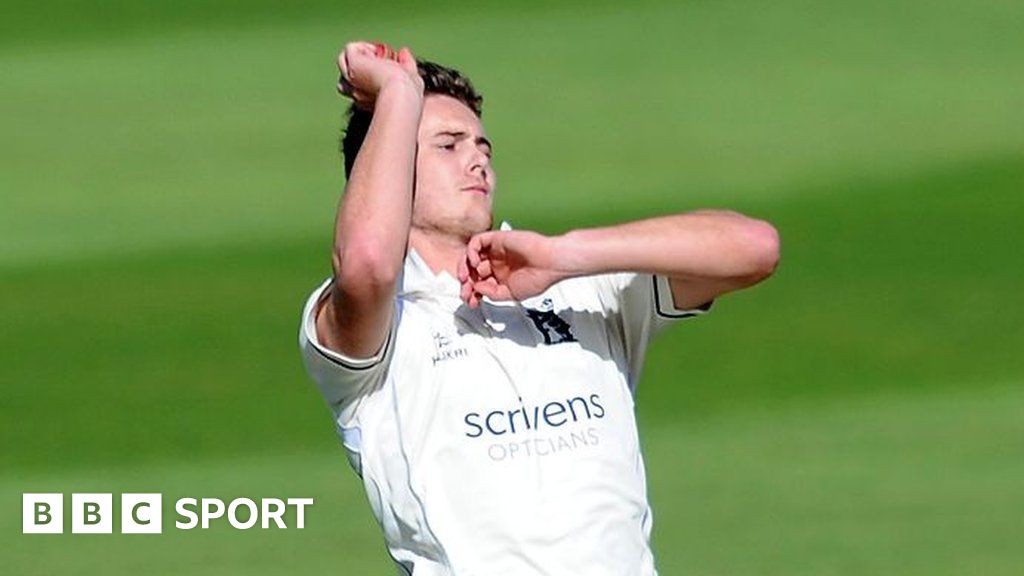 Warwickshire: Mark Adair signs new two-year contract with Bears - BBC Sport