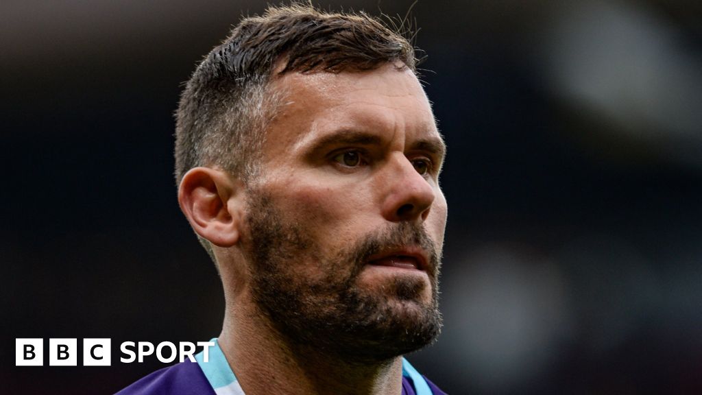 Ben Foster: Ex-England and Manchester United keeper signs for Wrexham ...