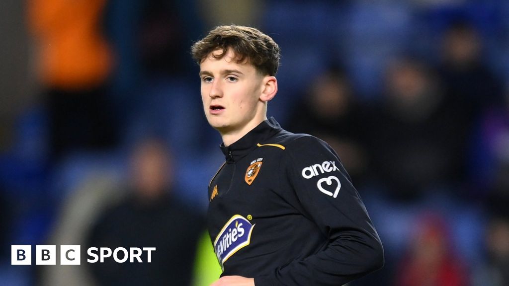 Tyler Morton: Hull City midfielder has Sheffield Wednesday red card ...