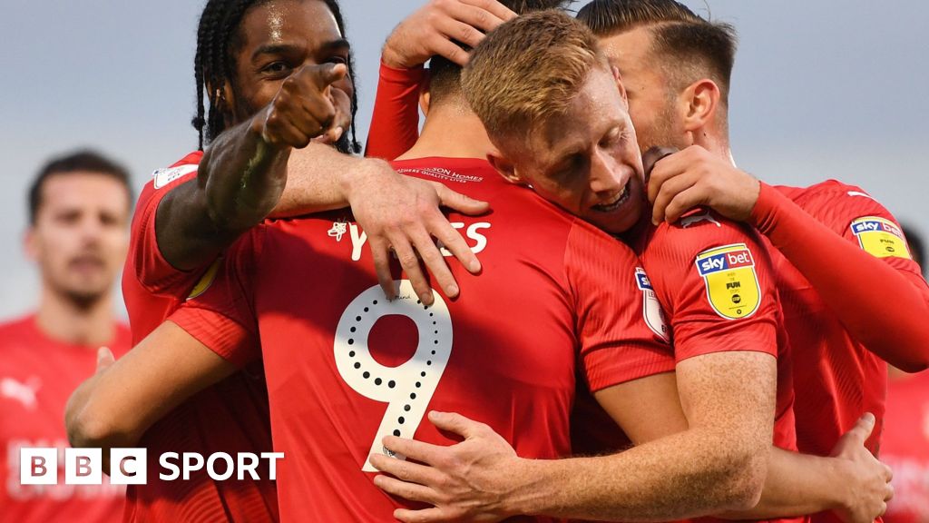 Swindon Town 3-1 Grimsby Town - BBC Sport