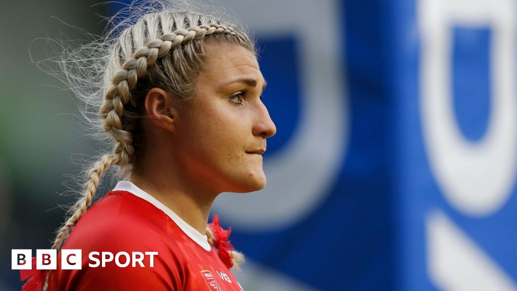 Wales 24-26 Ireland: Ffion Lewis hat-trick for hosts, but visitors make ...