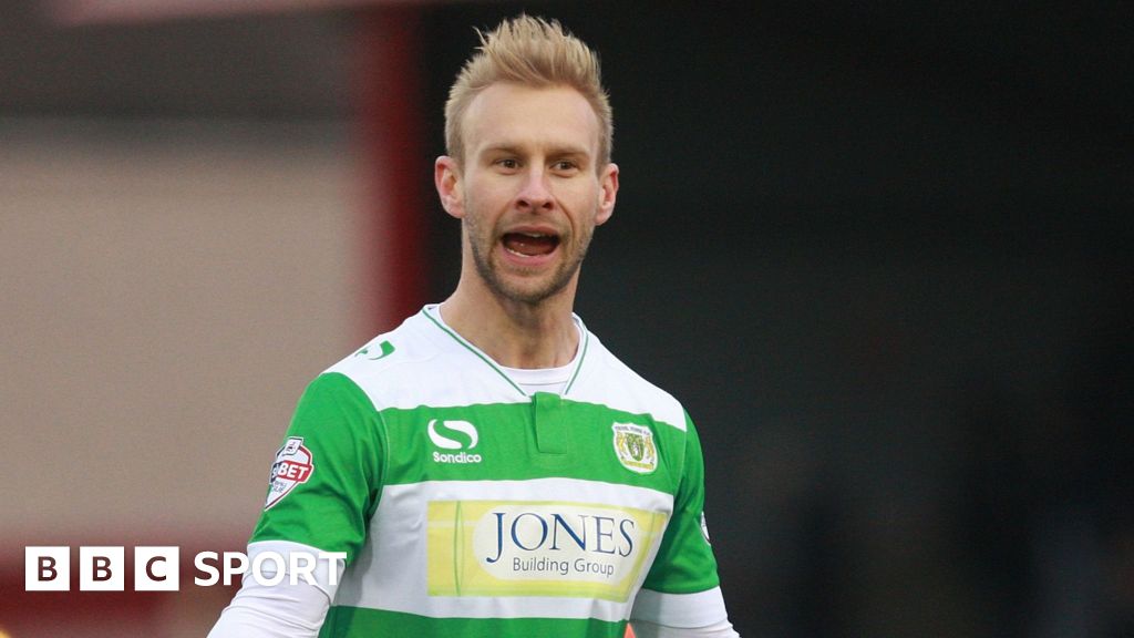 Simon Gillett: Peterborough United sign Yeovil Town midfielder - BBC Sport