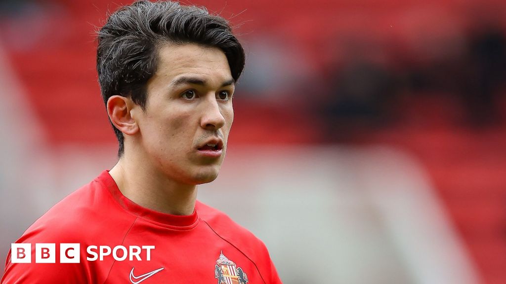 Luke O'Nien: Sunderland midfielder uplifted by injury social media post ...