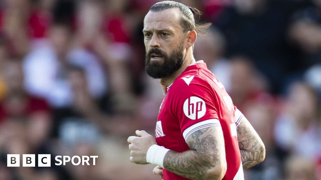 Wrexham 3-3 Crewe Alexandra: Steven Fletcher rescues 10-man hosts late ...