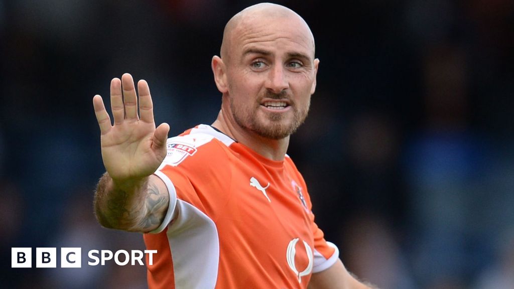 Alan McCormack: Luton Town midfielder signs one-year contract extension ...