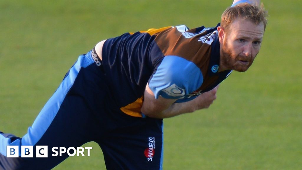Andy Carter joins Hampshire following release by Derbyshire - BBC Sport