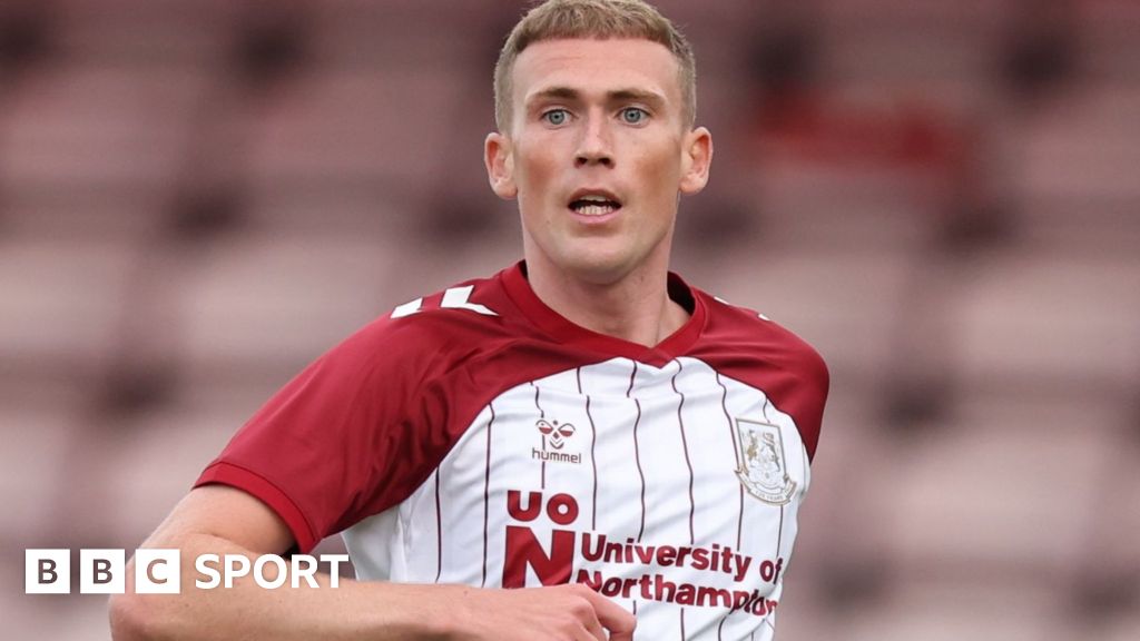 Mitch Pinnock: Northampton Town winger extends deal until 2025 - BBC Sport