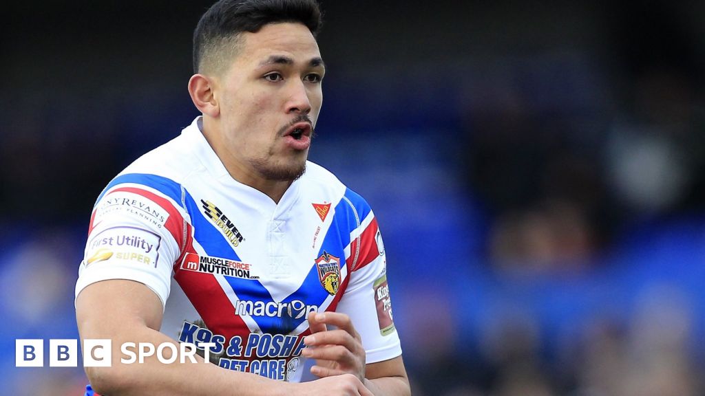 Michael Sio: Wakefield Trinity Wildcats hooker extends contract - BBC Sport