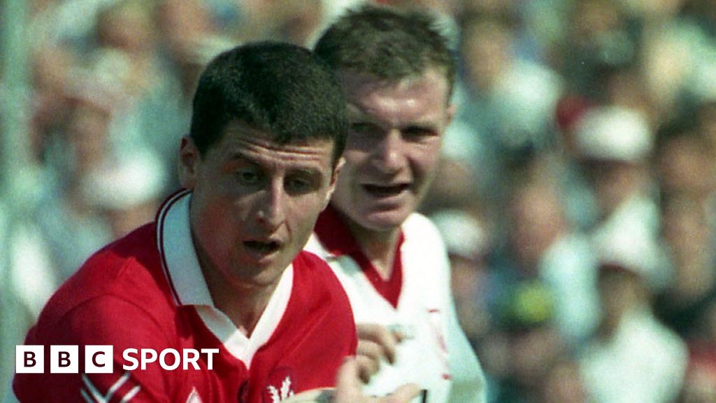 Tyrone v Derry 1995: Young reporter walked into Red Hand storm - BBC Sport