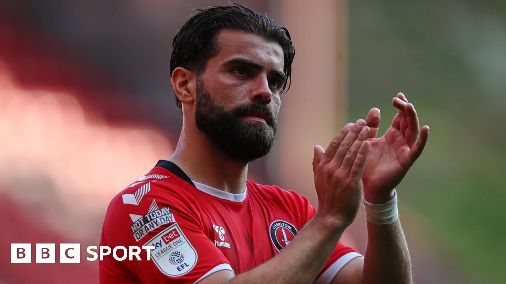 Elliott Lee: Wrexham sign ex-Luton Town forward on a free transfer ...