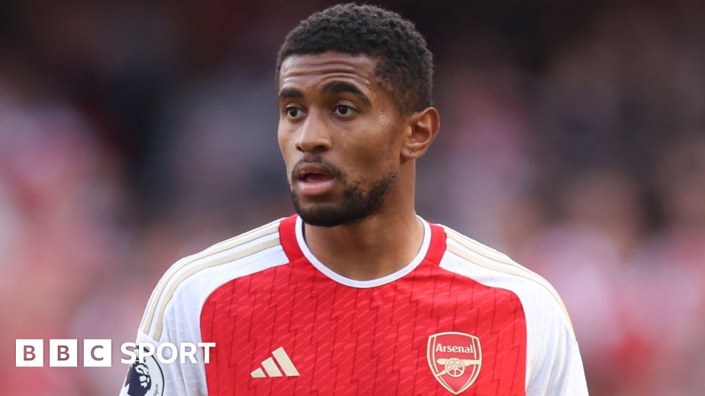 Reiss Nelson: Arsenal forward signs new four-year deal - BBC Sport