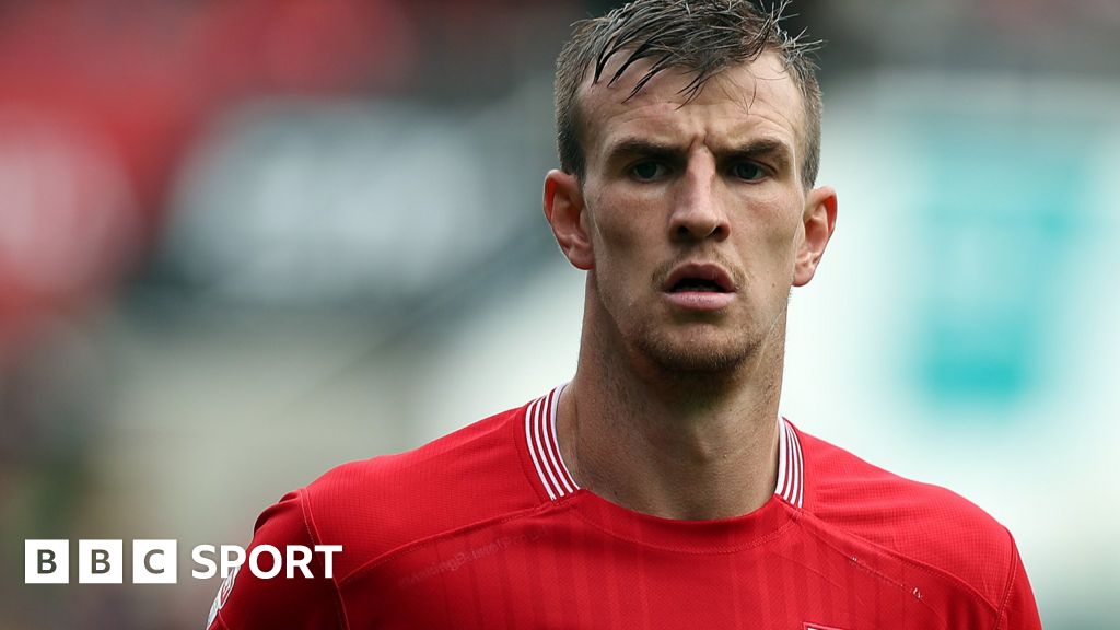 Aden Flint: Bristol City defender signs new deal with Championship club ...