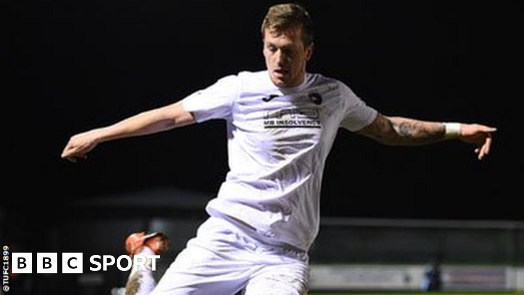 Torquay United: Ben Gerring signs new one-year deal at National League ...