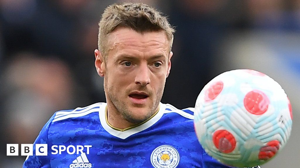 Jamie Vardy: Leicester striker out for 'weeks' with knee injury - BBC Sport