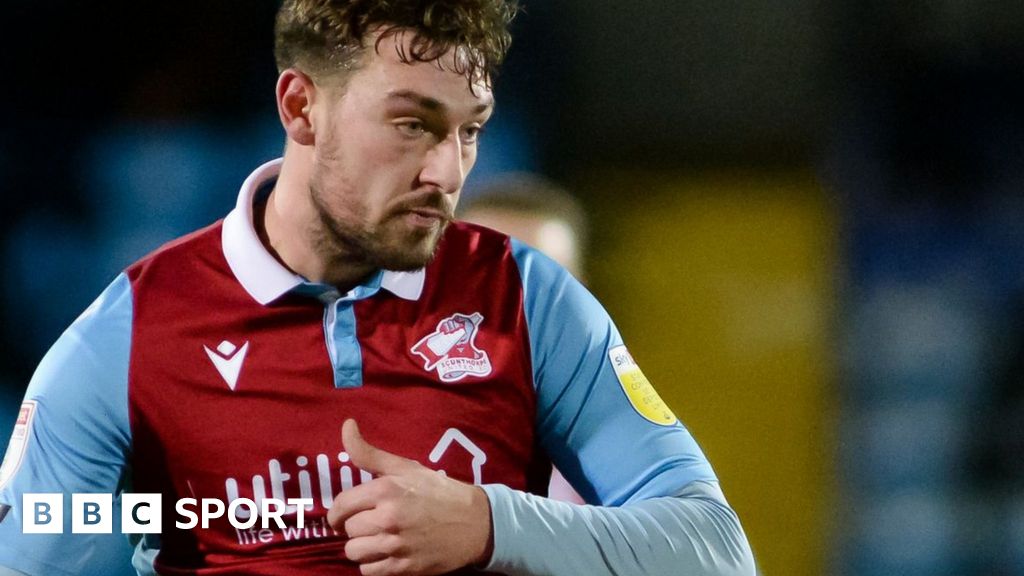 Tyler Cordner: Southend United sign AFC Bournemouth centre-back on loan ...