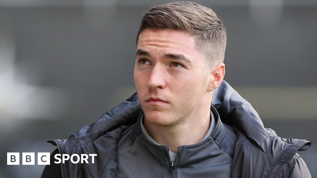 Conor Coventry: West Ham midfielder joins MK Dons on loan for rest of season - BBC Sport