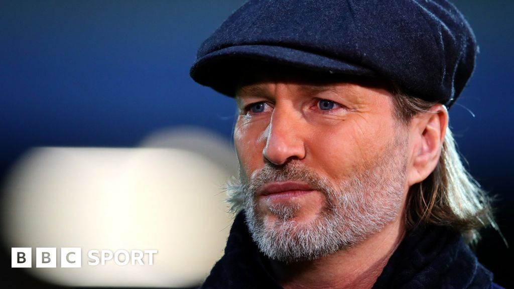 Robbie Savage signs for Stockport Town in 10th tier - BBC Sport