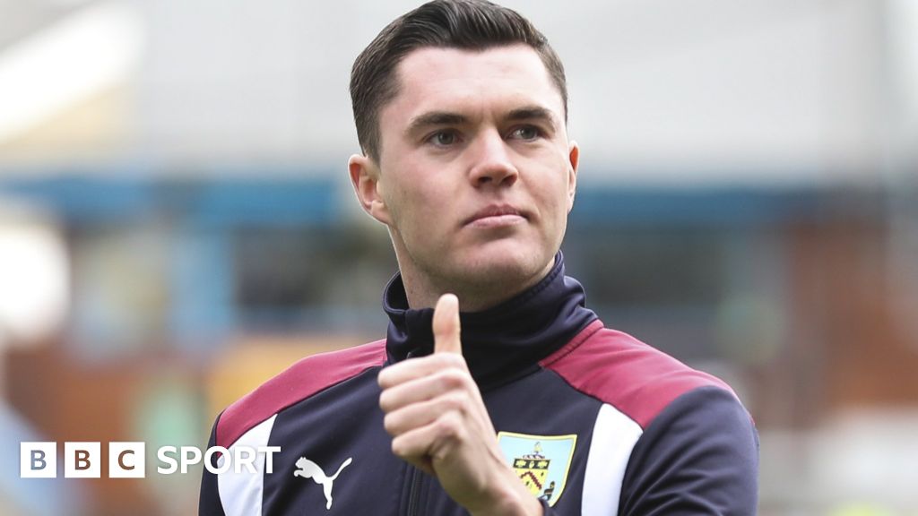 Michael Keane: Everton sign England defender from Burnley - BBC Sport