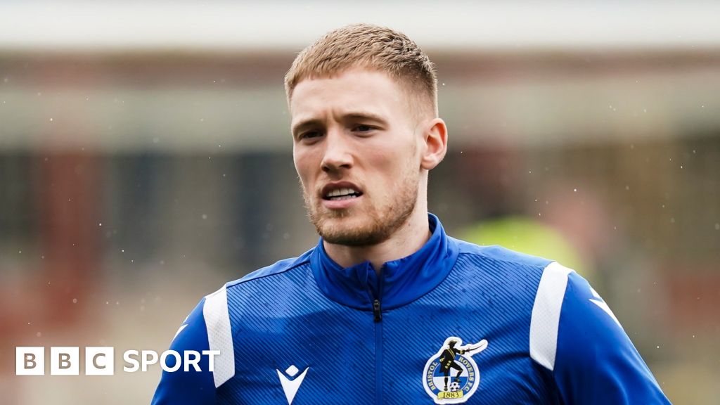 Lewis Gibson: Plymouth Argyle sign former Everton defender - BBC Sport