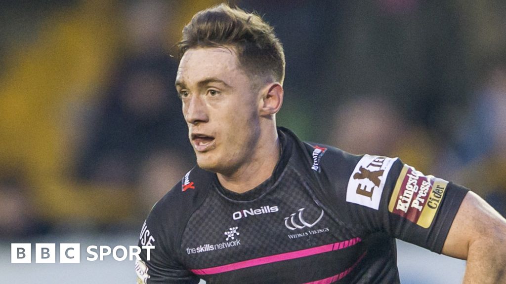 Tom Gilmore: Widnes Vikings scrum-half signs contract extension - BBC Sport