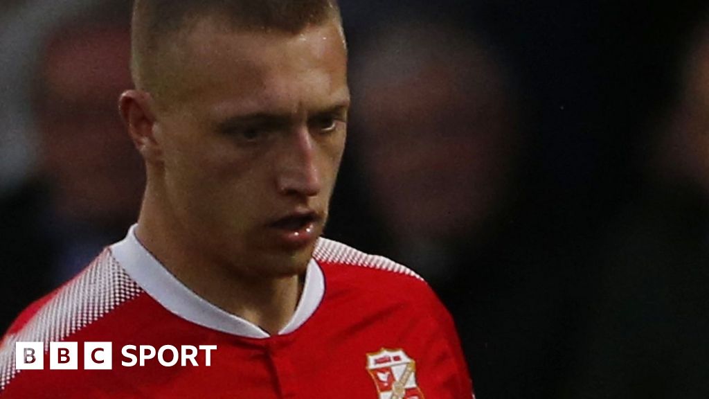 Luke Norris: Colchester United sign Swindon Town striker - BBC Sport
