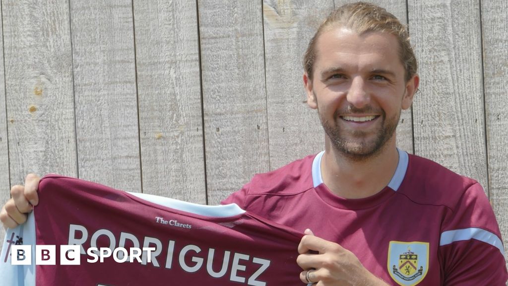 Jay Rodriguez: Burnley re-sign West Brom striker on two-year deal - BBC ...