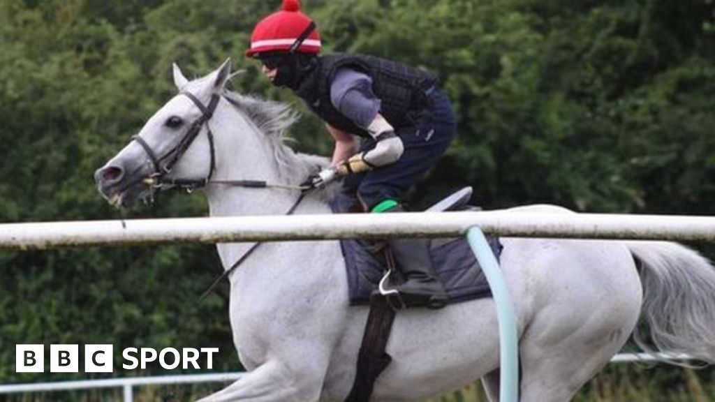 One-handed teenager Harry Enright aims to be a jockey - BBC Sport