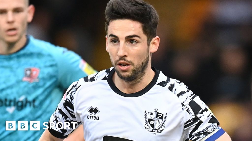 Tom Pett: Cheltenham Town sign free agent midfielder - BBC Sport